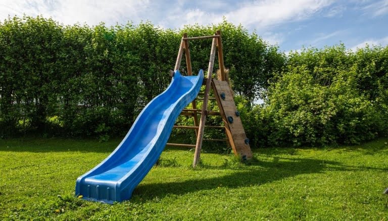 Comment faire glisser un toboggan, plastique ou bois, comme au premier ...